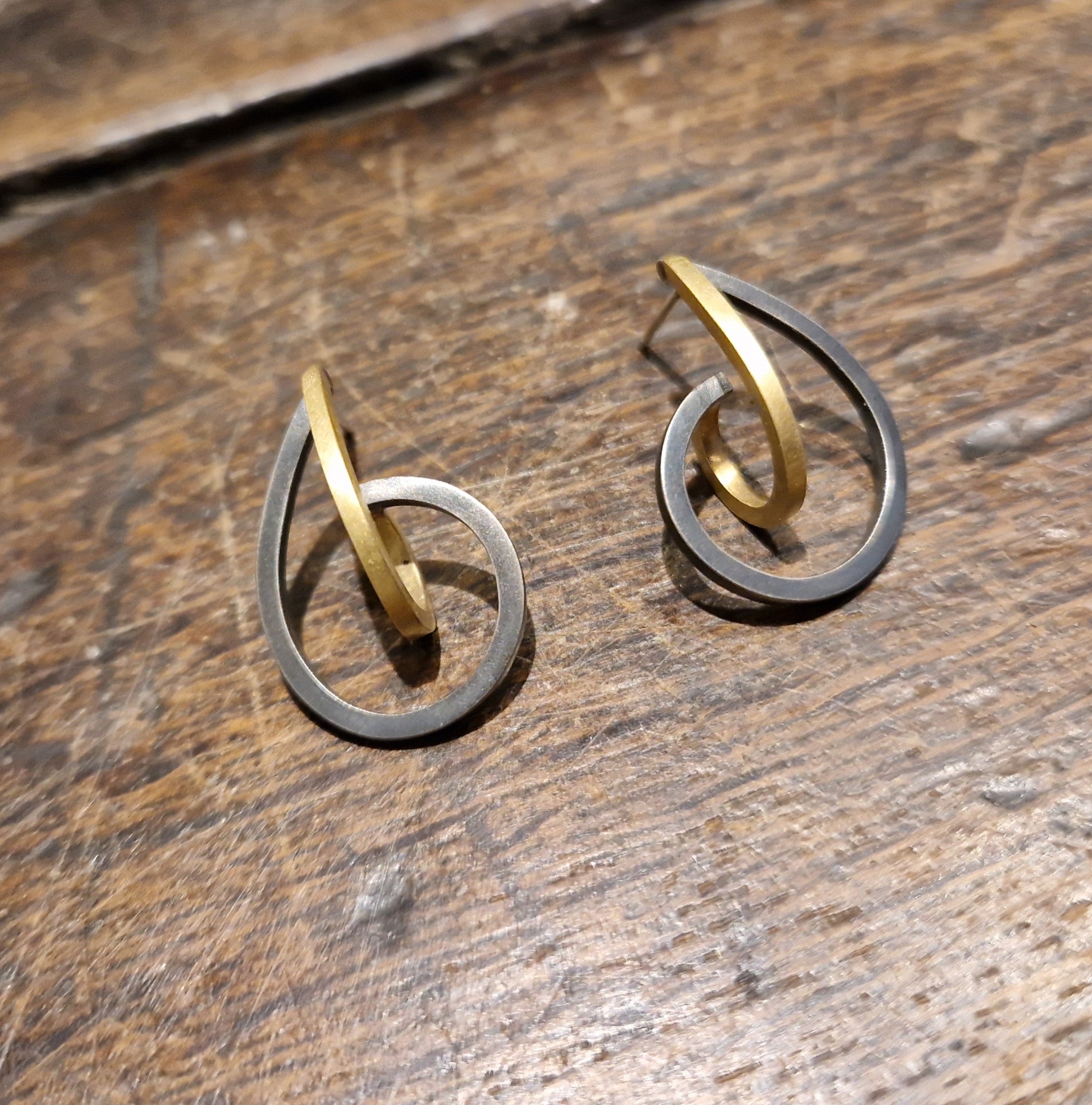 18k gold/sterling silver Twice Curled drop earrings – Ellen Monaghan